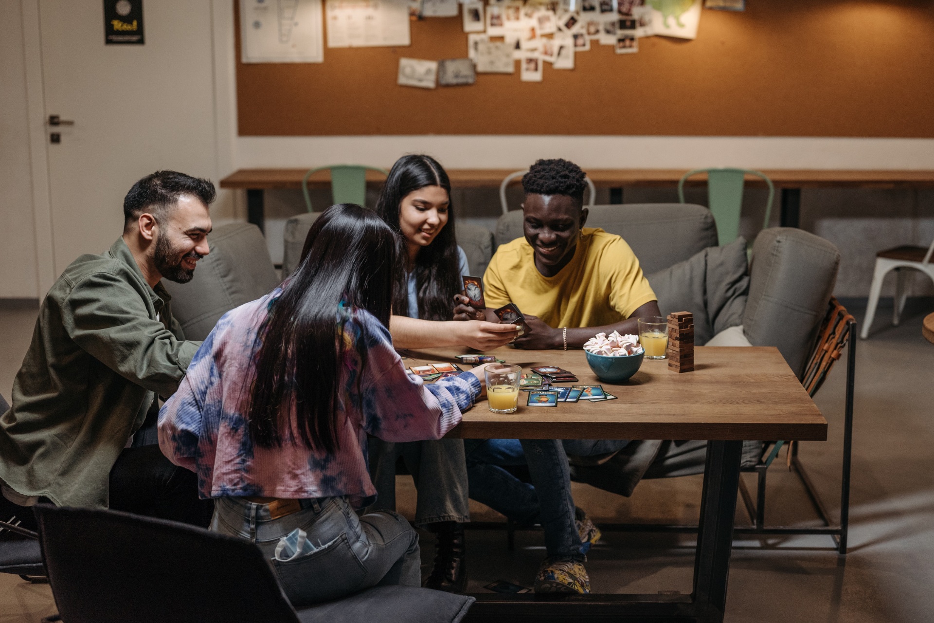 How to Play Crazy Eights - Guide with Tips & Quizz